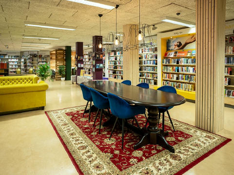 Lezen in de bibliotheek van Stadkamer Zwolle